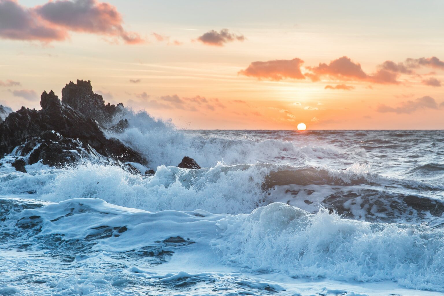Why Does The Ocean Look Blue When Water Is Actually Clear? – The Nature ...